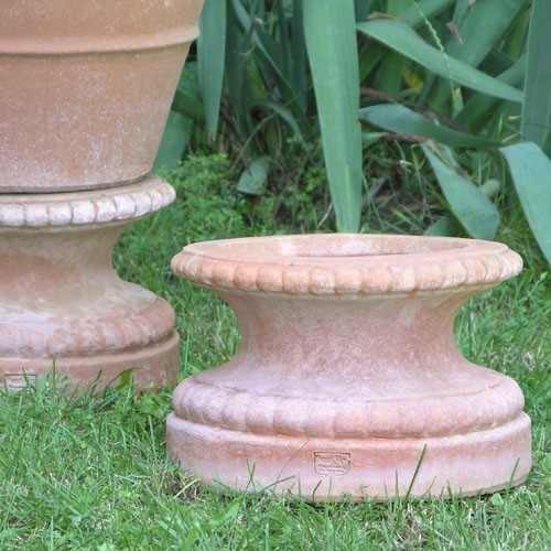 Terracotta Basis aus Impruneta – Dekorative Sockelbasis für Pflanztöpfe ...